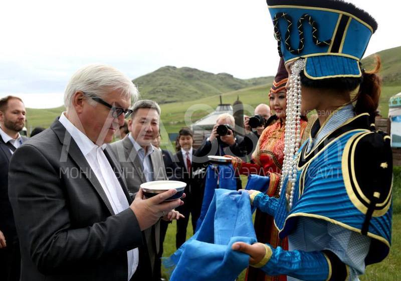 ХБНГУ ын Гадаад хэргийн сайд Франк Вальтер Штайнмайер бэсрэг наадам