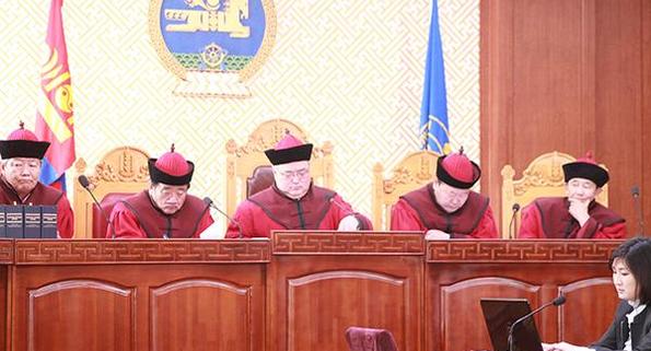 Үндсэн хуулийн Цэцийн тухай хуулийн төслөөр нээлттэй хэлэлцүүлэг хийв
