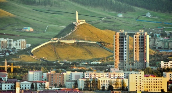 2021 онд сургуулийн хөл бөмбөгийн талбай цэцэрлэгт хүрээлэн байгуулна