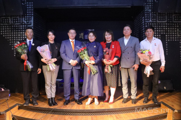 “Цаст Импекс” ХХК ийн ажилчид төрийн дээд шагнал одон медаль хүртлээ