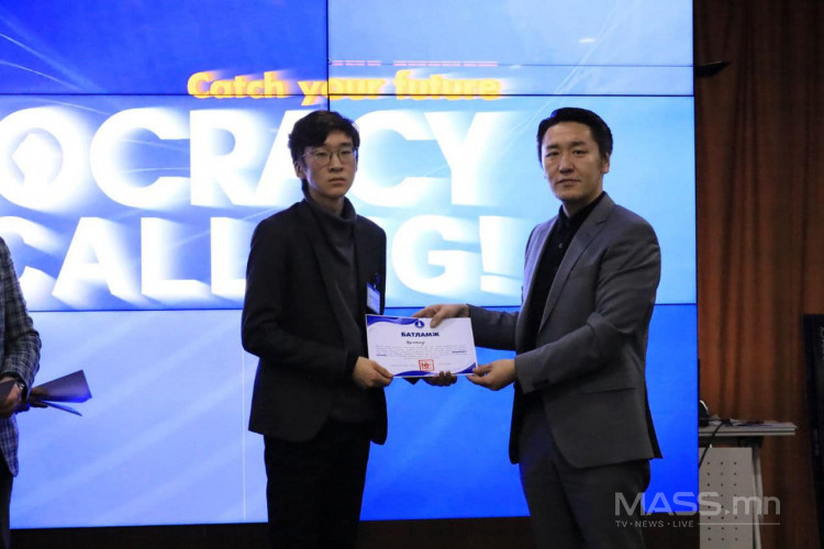 "Democracy Calling” илтгэлийн тэмцээний шагналын эзэд тодорлоо