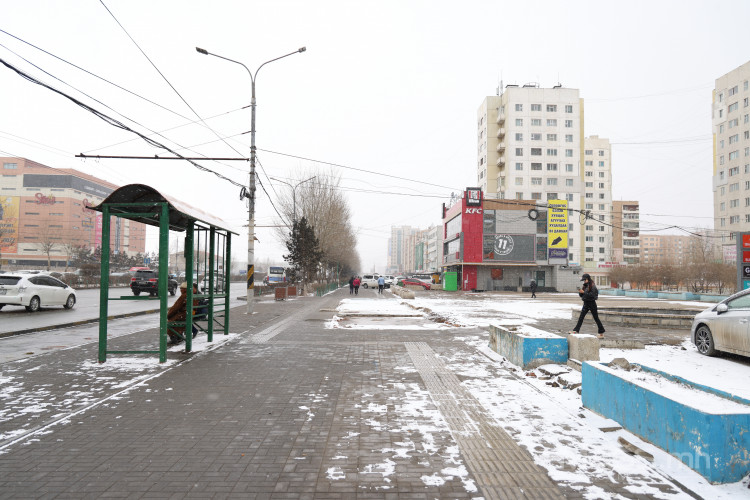 Зөвшөөрөлгүй байрлуулсан ТҮЦ үүдийг нүүлгэн шилжүүлж байна