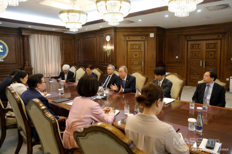 УИХ ын дарга Г Занданшатар НҮБ ын найм дахь Ерөнхий нарийн бичгийн дарга Бан Ги Мун ыг хүлээн