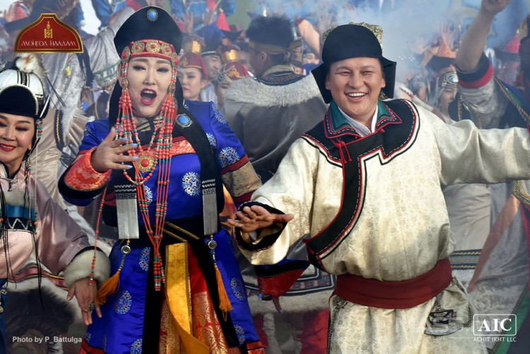 Наадмыг үзэгчгүй цахимаар хийх нь хэнд ашигтай вэ