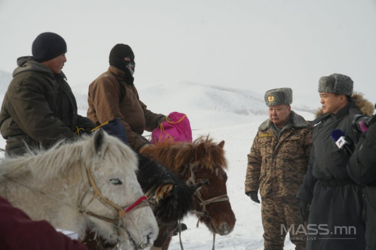 Өвөлжилт болоод малчдын нөхцөл байдалтай танилцаж санал хүсэлтийг нь