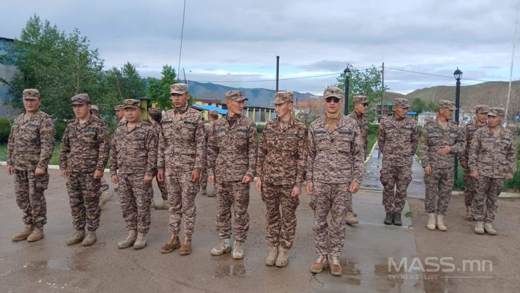 Завхан аймагт үерт өртсөн айл өрхүүдийг цэргийнхэн нүүлгэн шилжүүлж байна