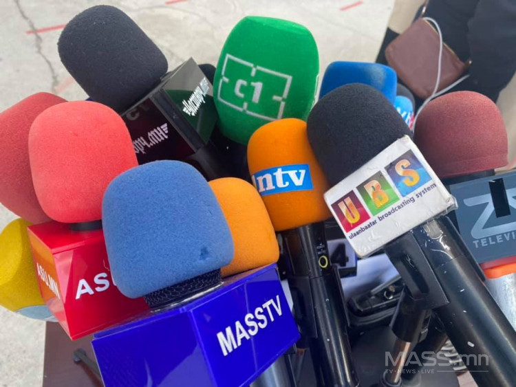 ҮЙЛ ЯВДАЛ Талбай дээр жагсаж буй эмч нарын төлөөлөл мэдээлэл хийнэ