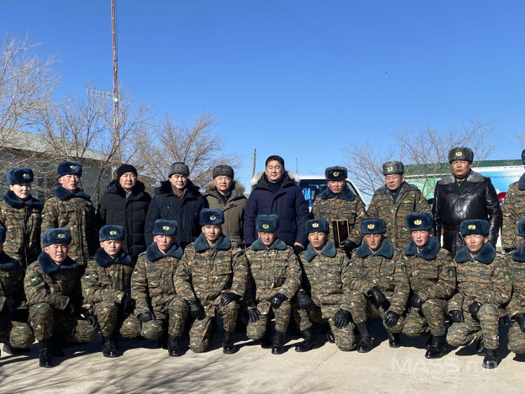 Монгол Улсын Ерөнхийлөгч У Хүрэлсүх өмнөд хил дээр ажиллаж байна