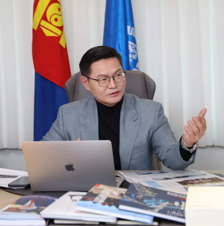 МУ ын Ерөнхийлөгч У Хүрэлсүхийн Үйлдвэр үйлчилгээ хариуцсан бодлогын