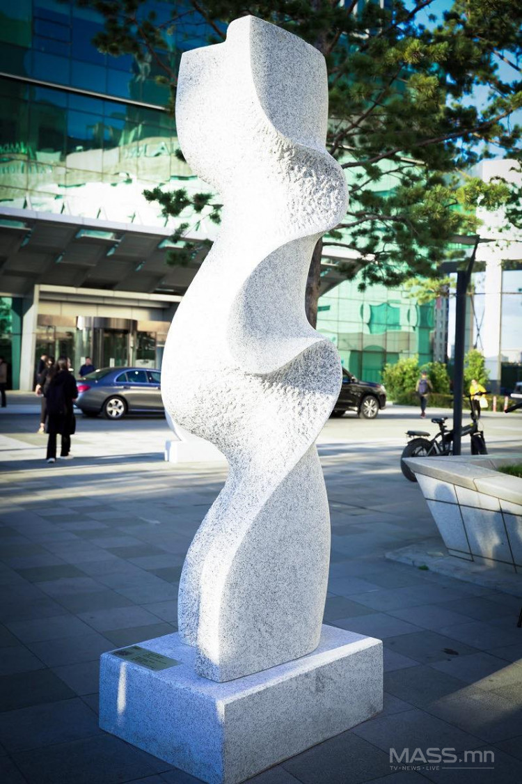 “МонголианАрт” олон улсын уран баримлын симпозиум амжилттай өндөрлөж үзэсгэлэнгээ нээлээ