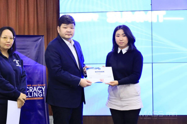 "Democracy Calling” илтгэлийн тэмцээний шагналын эзэд тодорлоо