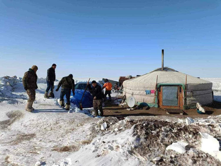 Цас зудын нөхцөл байдал хүндэрсэн аймгуудад ажиллах хүчийг нэмэгдүүллээ