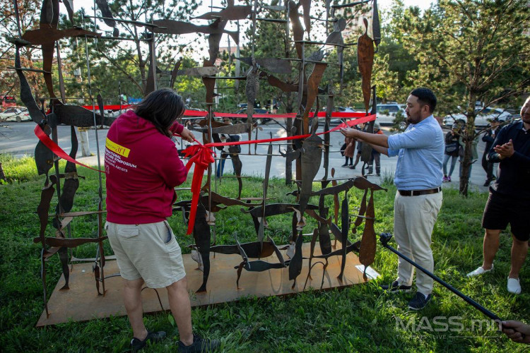 “МонголианАрт” олон улсын уран баримлын симпозиум амжилттай өндөрлөж үзэсгэлэнгээ нээлээ