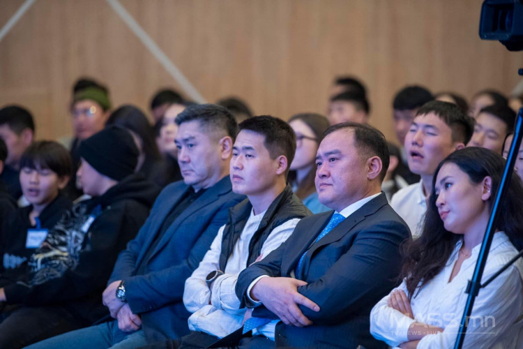 Ардчилсан намын дарга Лу.Гантөмөрийн "Democracy calling" залуусын ...