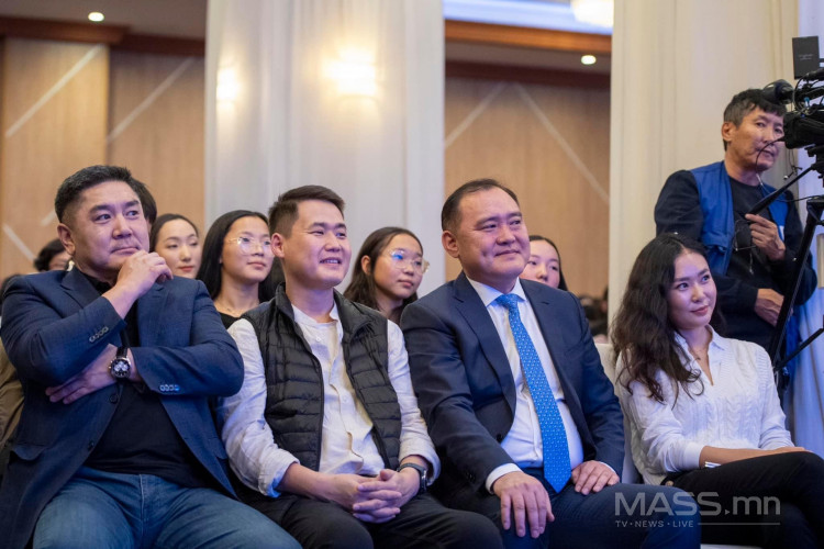 Ардчилсан намын дарга Лу.Гантөмөрийн "Democracy calling" залуусын ...