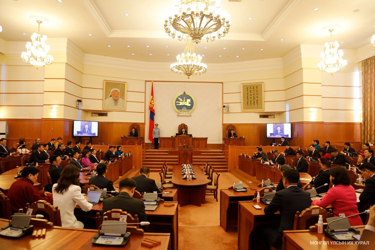 Г Занданшатар Хаврын чуулганаар авилгатай тэмцэх багц хуулиудыг