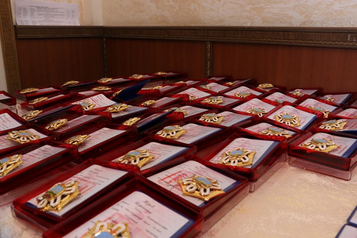 Төрийн одон гардуулж өгнө гэж иргэдийг залилсан этгээд хэрэгт шалгагдаж байхдаа дахин энэ