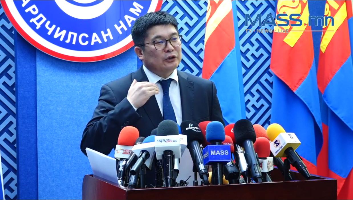 Б Ган Очир Монголд хамгийн хүчгүй шүдгүй арслан мэт ажиллаж байгаа