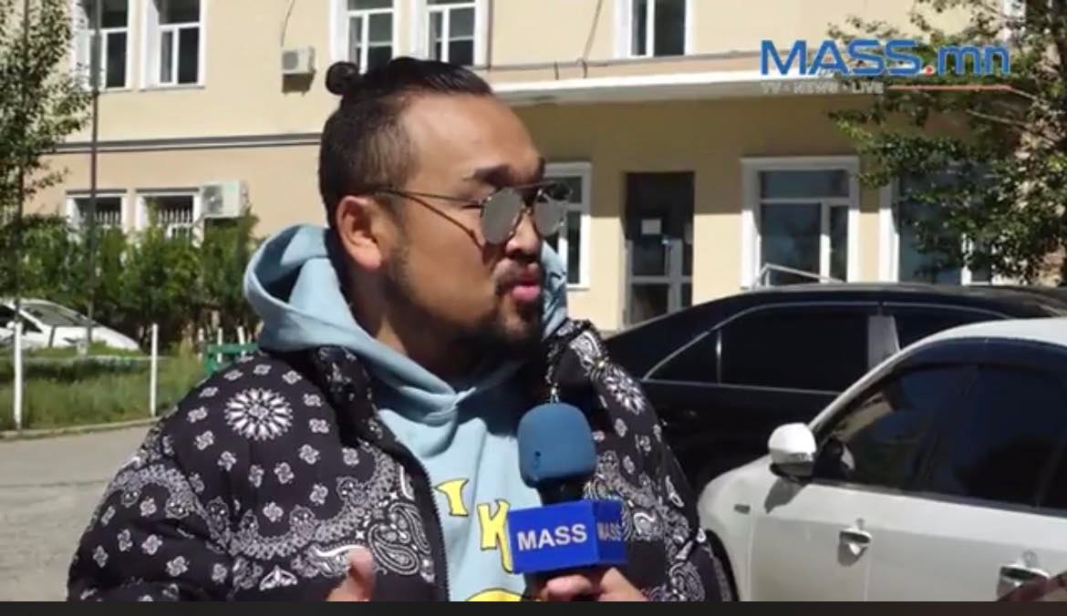 О Отгонтөгс нарыг танхайрсан гэж үзээд 100 мянган төгрөгөөр торгожээ