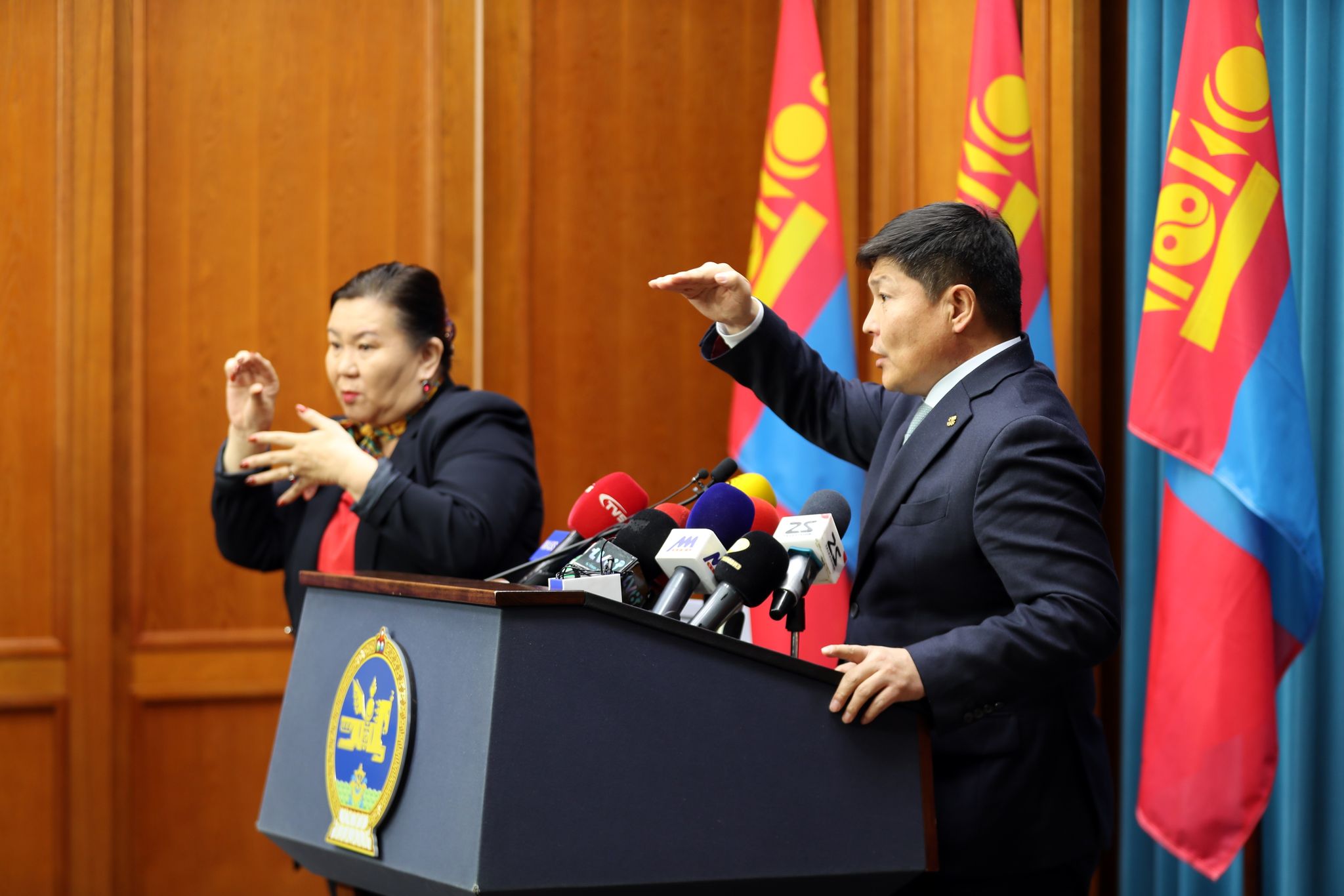 Х Нямбаатар Эрэн сурвалжлагдаж буй этгээд тухайн улсаас гарахгүй гэвэл хүч хэрэглэж албадан эх