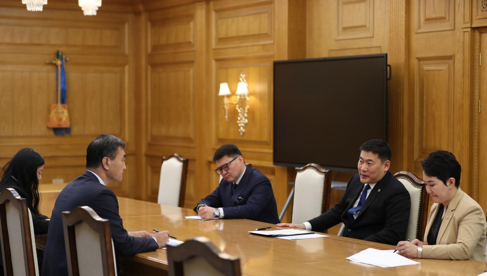 Ерөнхий сайд Л Оюун Эрдэнэ Элчин сайд нарыг хүлээн авч уулзан Бичигт Ульхан боомтын дэд бүтцийн