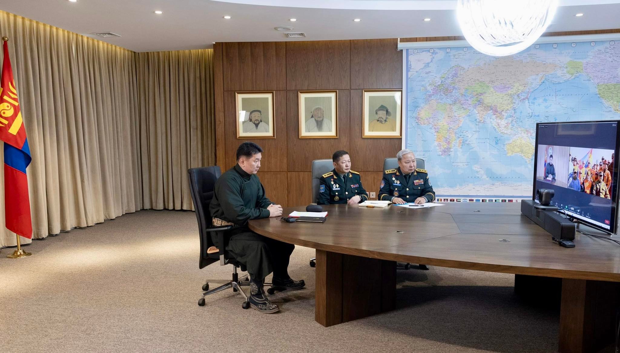 Манай аврах баг найман хүнийг нуранги дороос гаргаж 649 хүнд эмнэлгийн тусламж үзүүлжээ