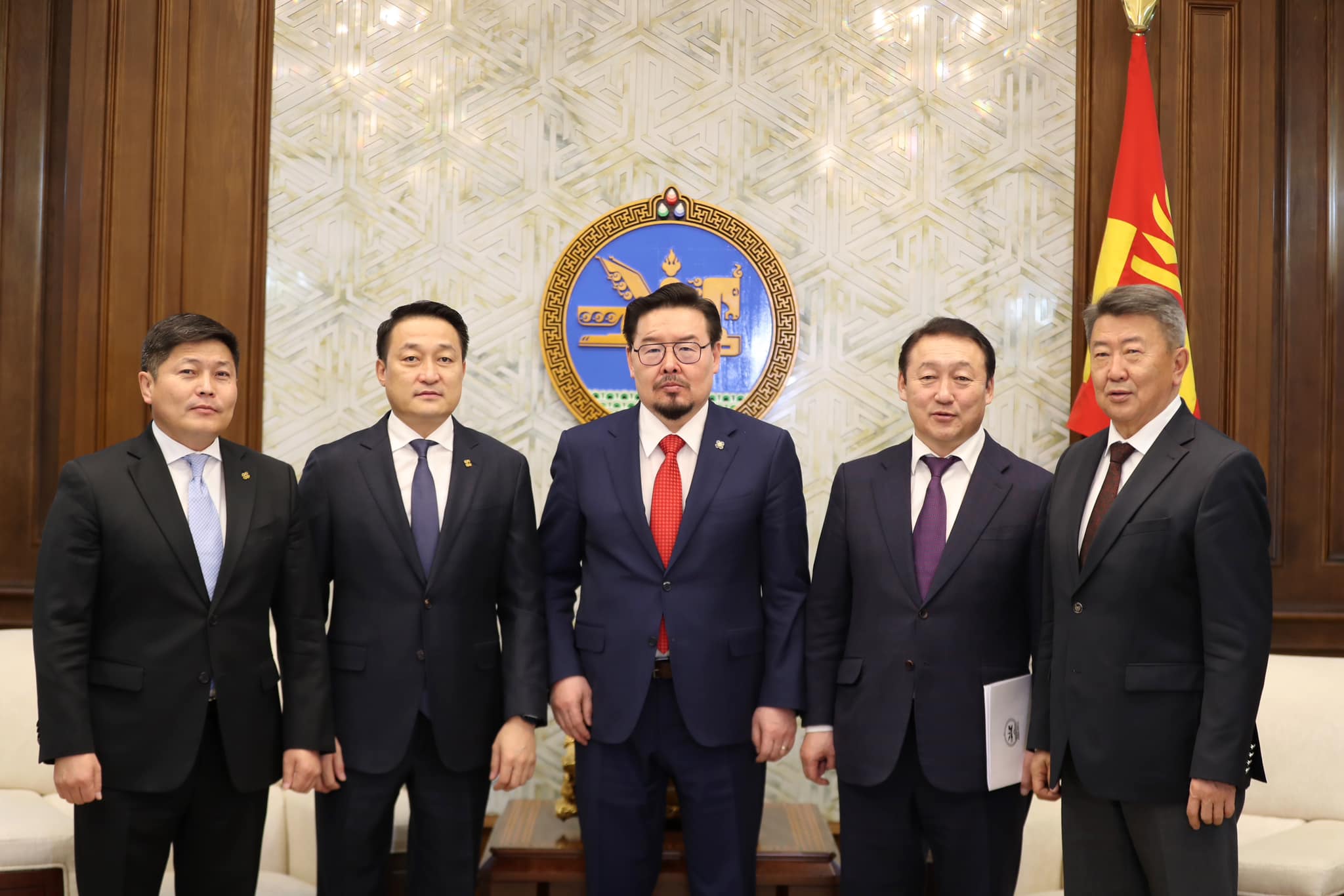 Д Тогтохсүрэн 76 гишүүний тоо зарим гишүүдийг хэт өндөр эрх мэдэлтэй