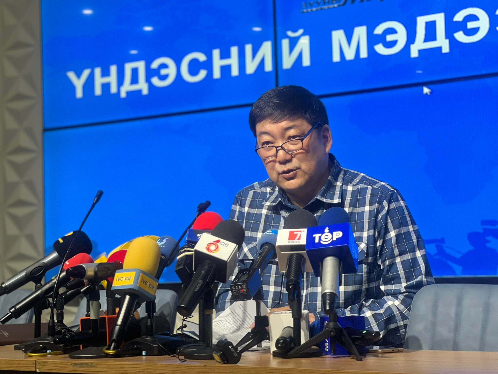 Б Батсайхан УИХ ын гишүүн Б Дэлгэрсайхан Ч Ундрам нарын хамаарал бүхий