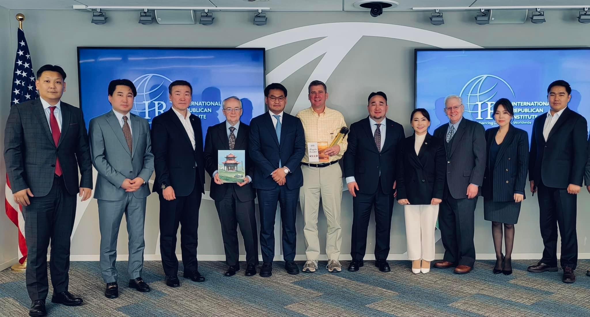 Ардчилсан намын ҮБХ ны гишүүд Бүгд Найрамдахчуудын Олон Улсын хүрээлэнд ажиллав