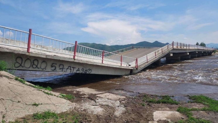 Үерийн улмаас эвдэрсэн гүүрэн байгууламжуудыг сэргээн засварлахад