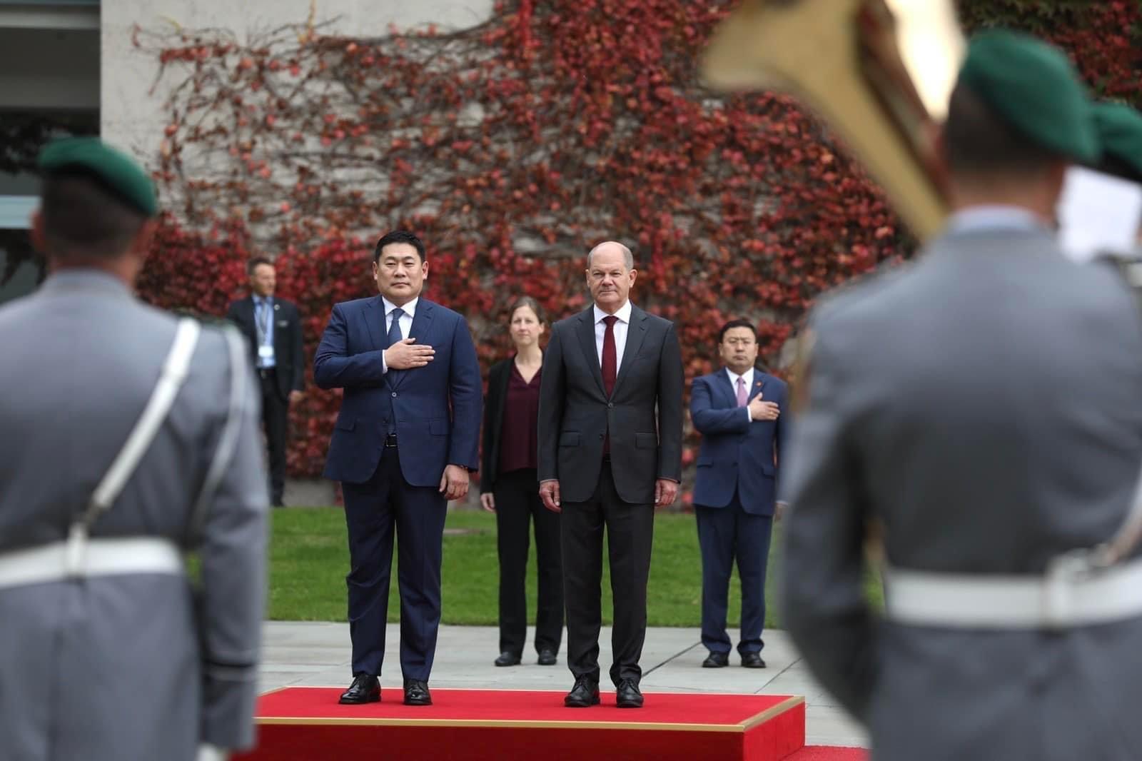 ХБНГУ ын Холбооны Канцлер Олаф Шольц Ерөнхий сайд Л Оюун Эрдэнэ нар албан ёсны хэлэлцээ хийж байна