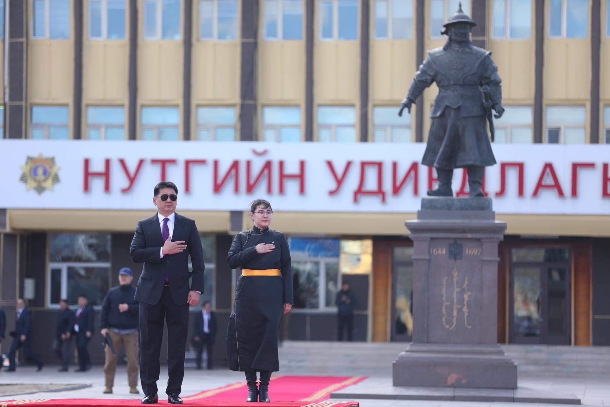 Ерөнхийлөгч Ухнаагийн Хүрэлсүх Ховд аймагт ажиллаж байна