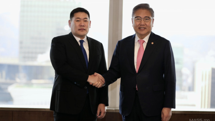 Ерөнхий сайд Л Оюун Эрдэнэ БНСУ ын гадаад хэргийн сайд Пак Жин ийг хүлээн авч уулзлаа