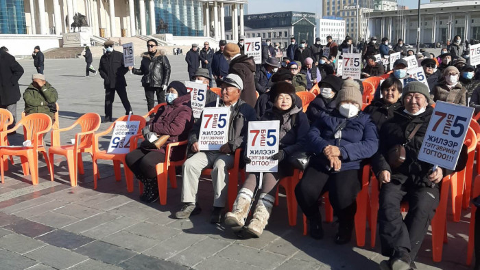 Ахмадууд тэтгэврийг 7 биш 5 жилээр тогтоохыг шаардаж байна