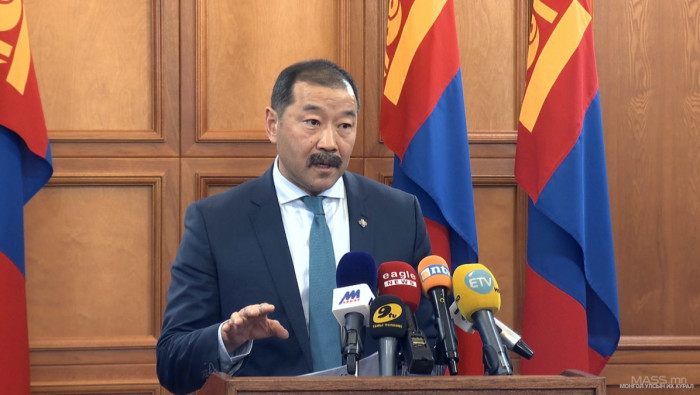 Ж Бат Эрдэнэ Мал аж ахуйг шинэчлэх гэхээр малын ээмэг ярьдаг сайд яамтай улс шүү дээ бид чинь