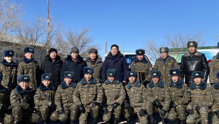 Монгол Улсын Ерөнхийлөгч У Хүрэлсүх өмнөд хил дээр ажиллаж байна