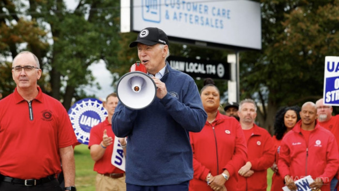 АНУ ын Ерөнхийлөгч Жо Байден ажил хаялт зарласан ажилчдын жагсаалд оролцов