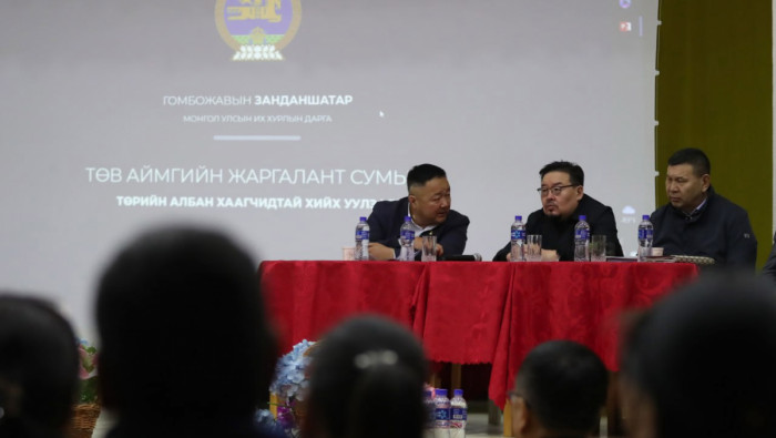 Г Занданшатар Төрийн албаны цалингийн хэт ялгавартай байдлыг эхний ээлжинд арилгаж суурийг