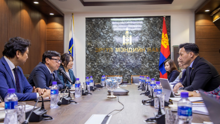 Нэгдүгээр ангийн сурагчдыг зүрх судас нүд шүдний үзлэгт хамруулна