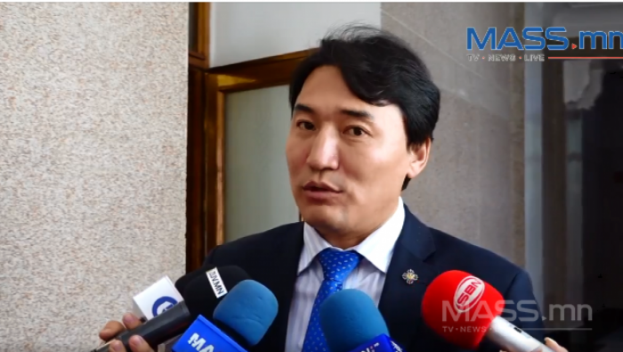 Г Дамдинням Засгийн газрын тэргүүний ярилцлагын нэвтрүүлгийг нь хийсэн