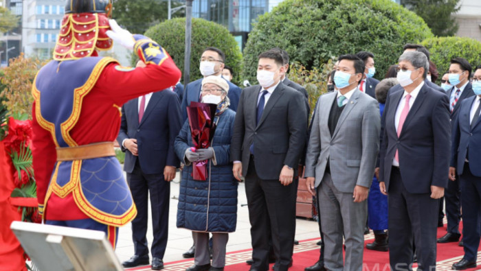 ТӨР НИЙГМИЙН НЭРТ ЗҮТГЭЛТЭН Ю ЦЭДЭНБАЛЫН ХӨШӨӨНД ЦЭЦЭГ ӨРГӨЖ ХҮНДЭТГЭЛ ҮЗҮҮЛЛЭЭ