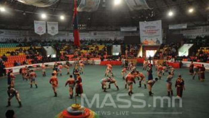 Ардчиллын төлөөх намуудын баярт зориулсан барилдаанд У Н Б Даваа Очир түрүүллээ