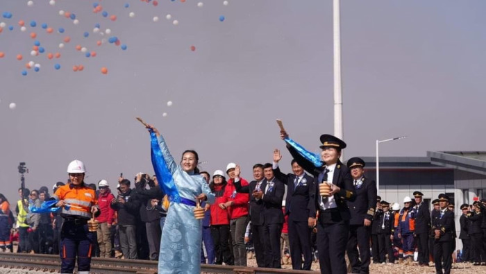 Тавантолгой Гашуунсухайтын энэхүү ган зам бол Монголын хөгжил дэвшил хөрөнгө оруулалтын төмөр