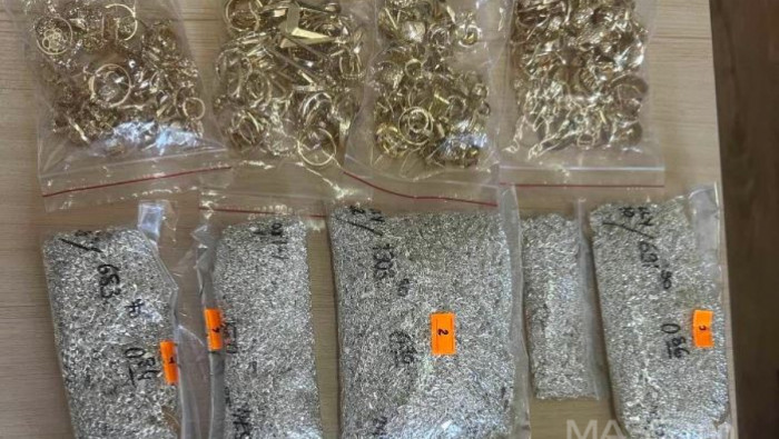 Үнэт эдлэлийг хууль бусаар улсын хил нэвтрүүлсэн хэргийг илрүүлэн шалгаж байна