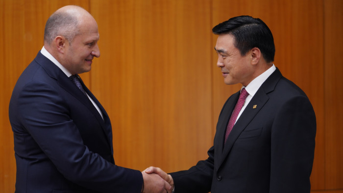 Шадар Сайд С Амарсайхан ОХУ ын Онцгой байдлын сайд дэслэгч генерал А В Куренковыг хүлээн авч