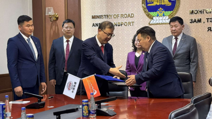 Гашуунсухайт Ганцмод боомтын төмөр замын хил холболтын ажил гүйцэтгэх гэрээнд гарын үсэг зурлаа