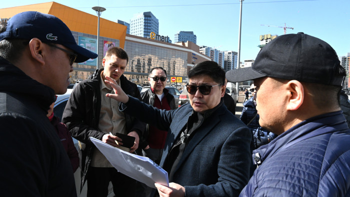 Үндэсний цэцэрлэгт хүрээлэнгээс Шангрила чиглэлд дүүжин тээврээр зорчдог болно