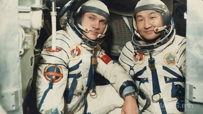 Монгол хүн сансарт ниссэний 42 жилийн ой тохиож байна