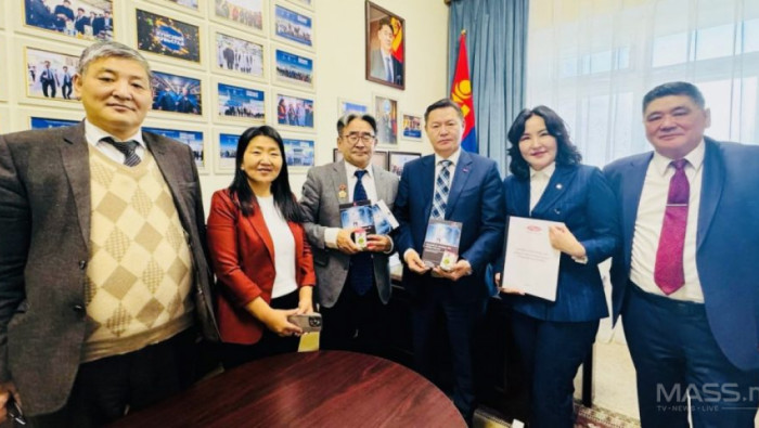 Ерөнхийлөгчийн зөвлөх Ч Даваабаярт “Артишок” органик бүтээгдэхүүнээ танилцууллаа