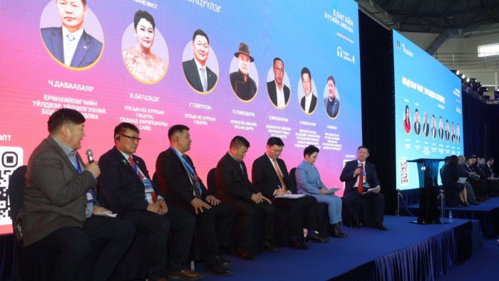 “Бүсийн онцлог харьцуулалт” сэдэвт хэлэлцүүлгийн Модератороор Ерөнхийлөгчийн зөвлөх Ч Даваабаяр